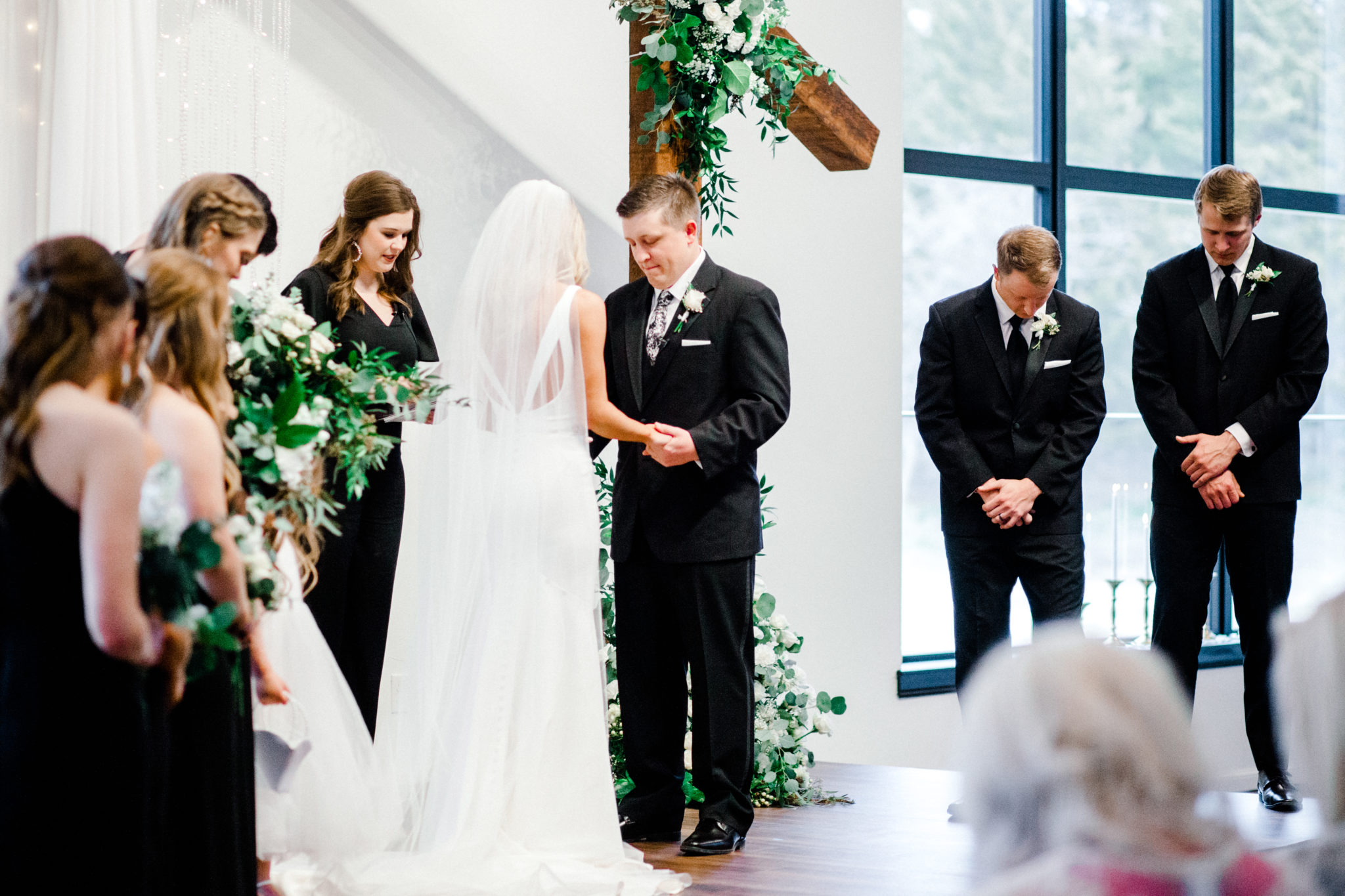 Austin + Hailey | A Modern Oklahoma Wedding | Lauren Beauregard Photography